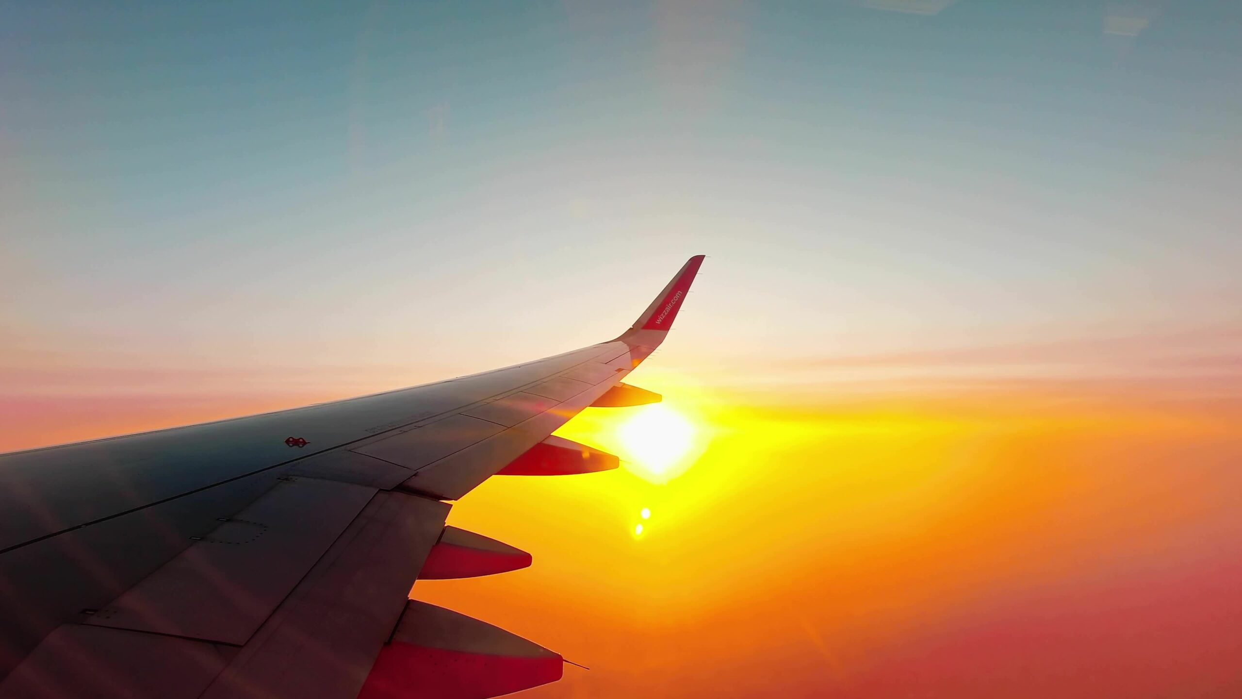 BILETA AVIONI NGA ITALIA / VETEM KTHIMI - Ektraveltours